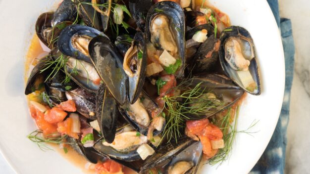 Italian Style Mussels With Tomatoes Recipe - What's for Dinner